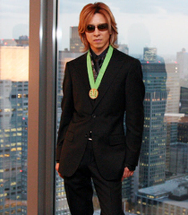 『GOEMON』YOSHIKI、シャンパンの騎士に任命!? 3枚目の写真・画像 | cinemacafe.net