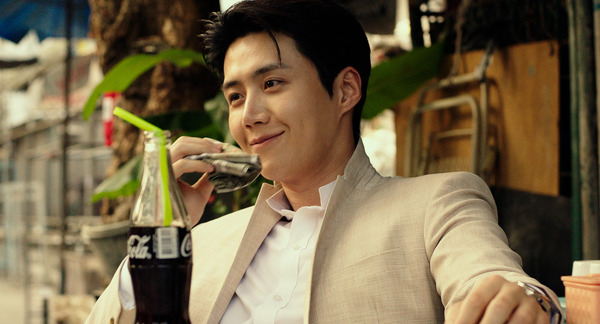 『貴公子』キム・ソンホ、ミステリアス＆お茶目な場面写真公開 | cinemacafe.net