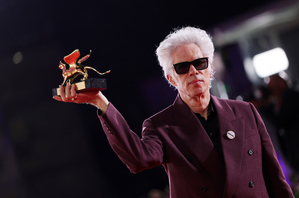 第82回ヴェネチア国際映画祭、金獅子賞はジム・ジャームッシュ監督作 受賞スピーチで黒澤明の言葉を引用 1枚目の写真・画像 ...